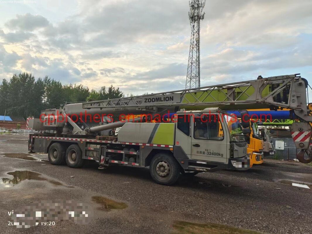 Zoomlion's 25 Tons Folding Mobile Crane Folding Design for Maximum ...