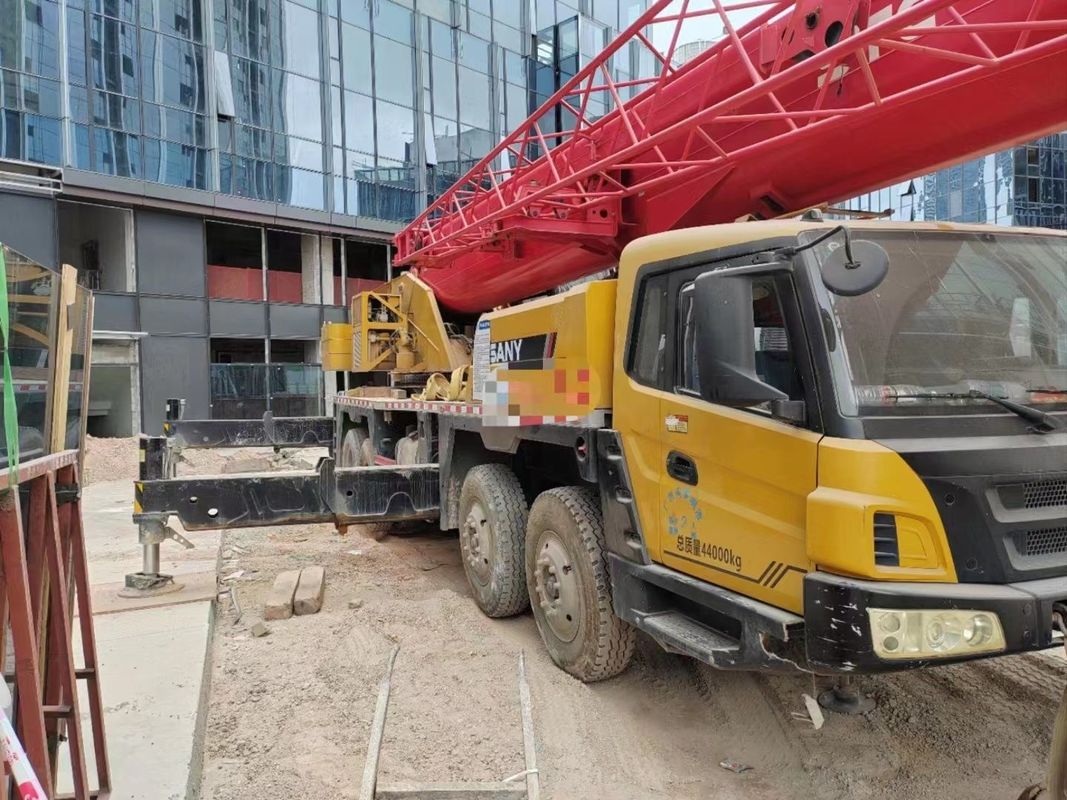 Orange and Red 55ton Mobile Crane Hydraulic Truck-Mounted Telescopic ...