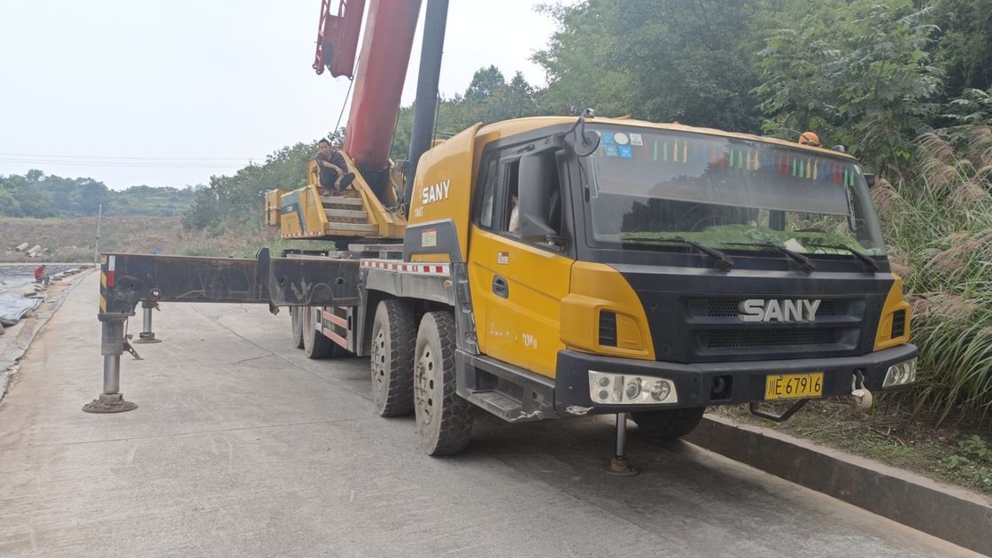 15 Years of Experience Maximum Lifting Capacity of 75 Tons Crane with ...
