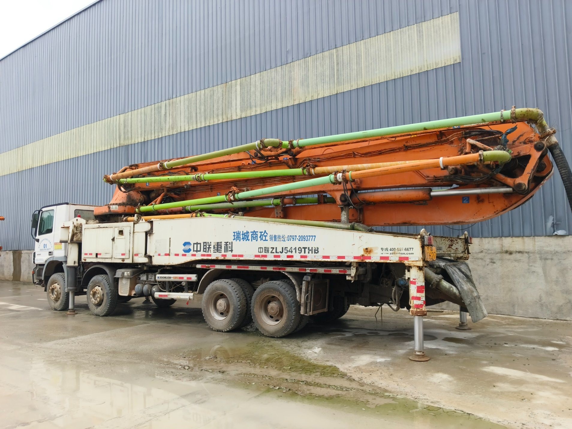 Zoomlion 52 Meters Benz Chassis Stock Concrete Pump with 13750*2500 ...