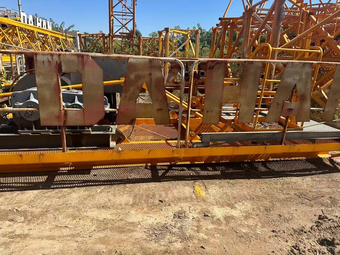 DAHAN 6015-6 Professional Construction Tower Crane 60m Arm Length 40m ...