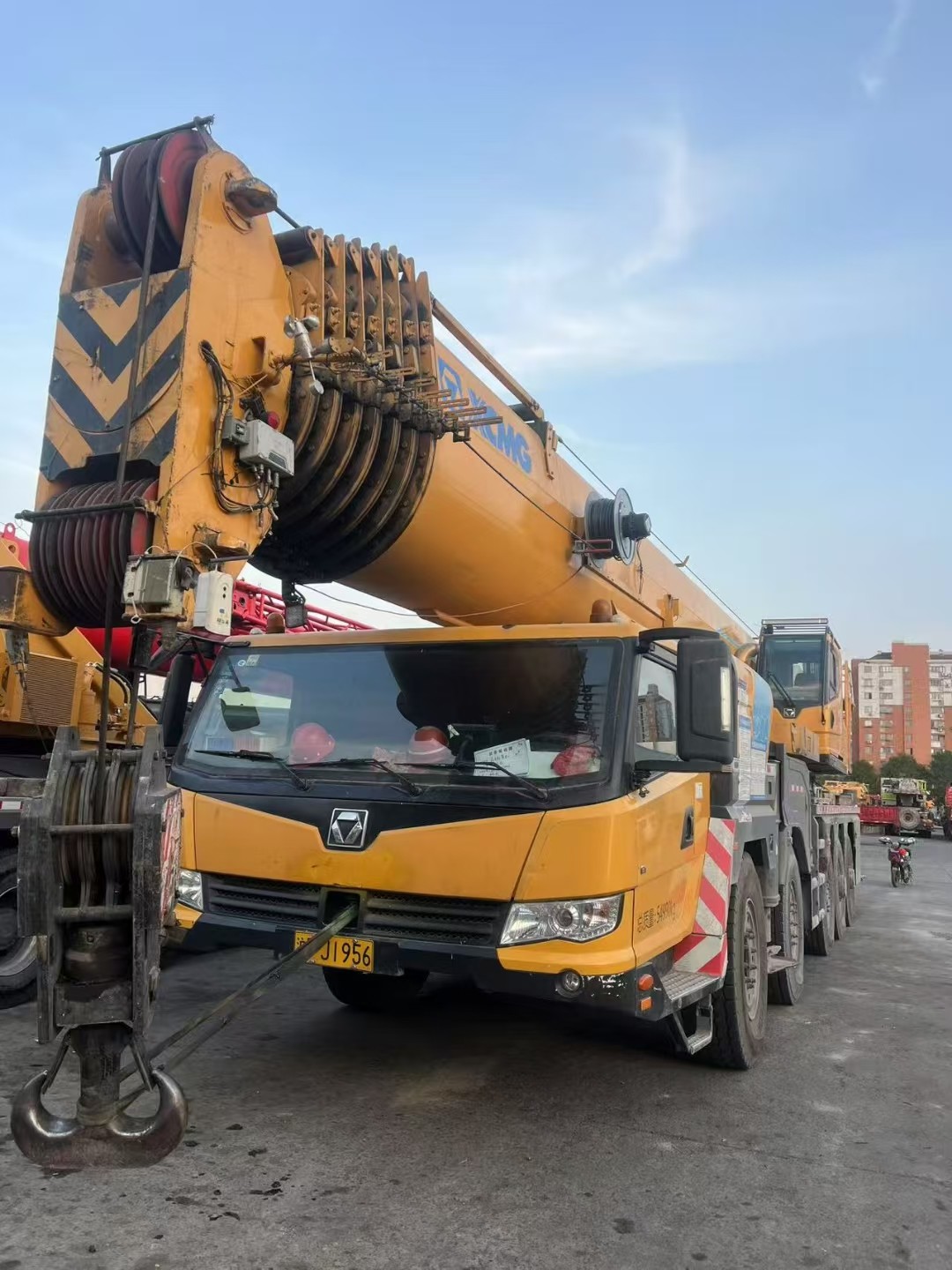 XCT130L8 130 Ton Mobile Hydraulic Truck Crane YELLOW Heavy Lifting ...